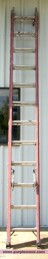 Cuprum extension ladder in Derby, KS | Item 6532 sold | Purple Wave