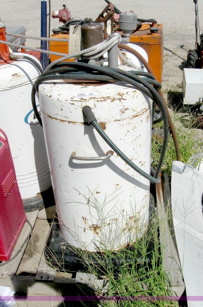 Alemite pneumatic grease dispenser in Hutchinson, KS | Item 5281 sold ...