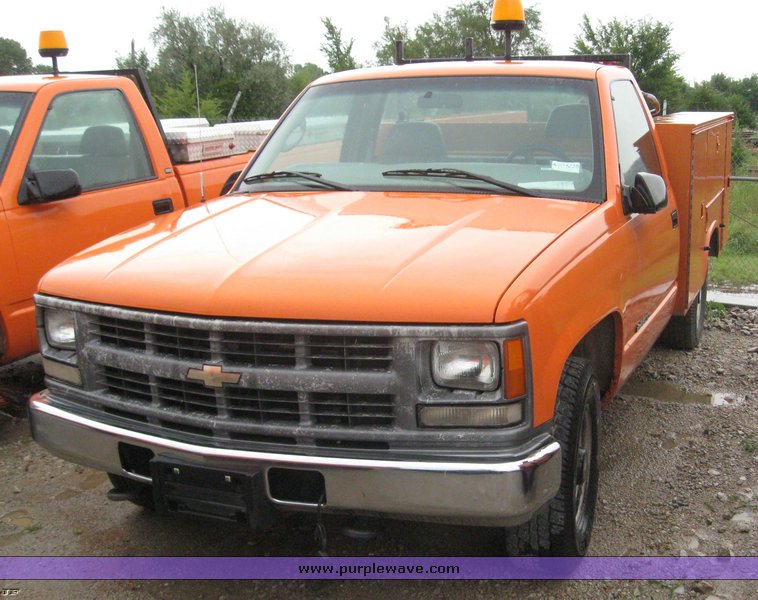1998 Chevrolet C2500 pickup truck in Chanute, KS | Item 6853 sold ...