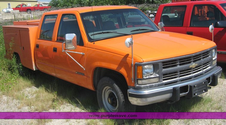 2000 Chevrolet C3500 in Topeka, KS | Item 8515 sold | Purple Wave