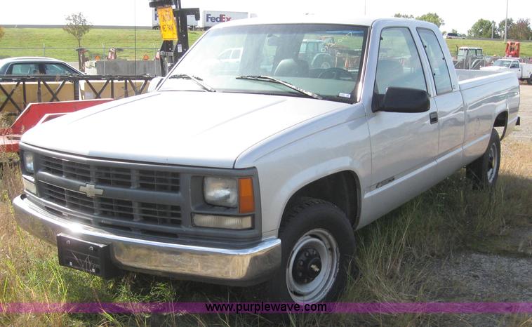 1997 Chevrolet C2500 in Topeka, KS | Item 6635 sold | Purple Wave