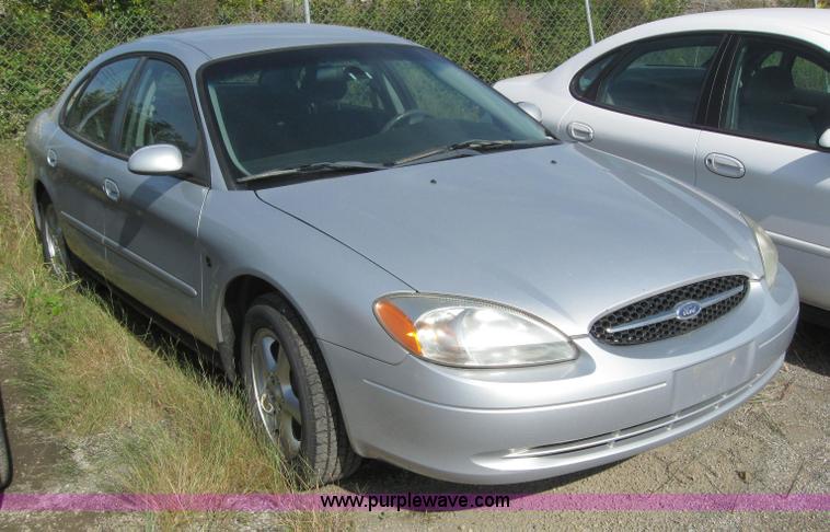 2002 Ford Taurus SE in Topeka, KS | Item 6637 sold | Purple Wave