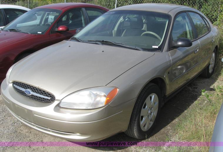 2001 Ford Taurus LX in Topeka, KS | Item 6638 sold | Purple Wave