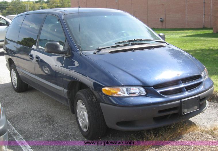 2000 Dodge Grand Caravan SE in Topeka, KS | Item 6669 sold | Purple Wave
