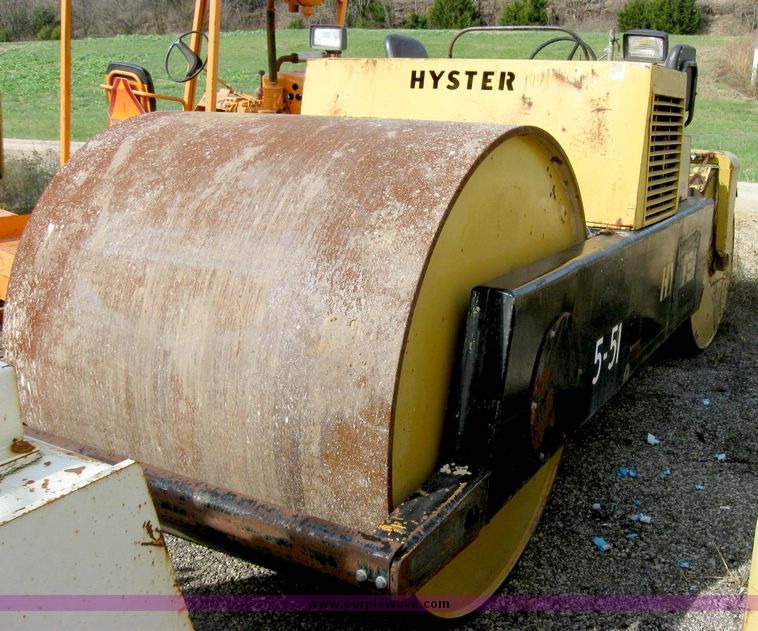 Hyster C350A roller packer in Perry, KS | Item 8829 sold | Purple Wave