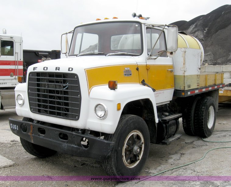 1979 Ford LN800 truck in Lawrence, KS | Item 6950 sold | Purple Wave