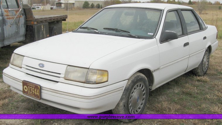 1992 Ford Tempo in Manhattan, KS | Item 8310 sold | Purple Wave
