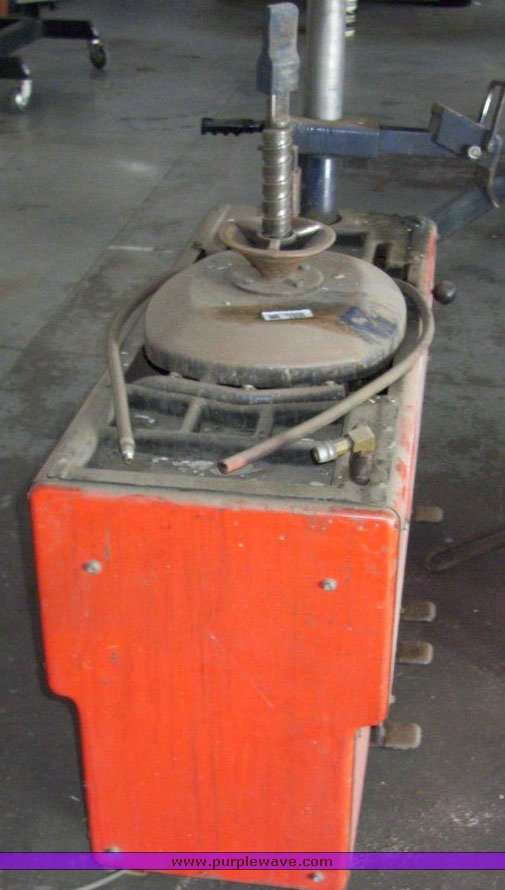 Ammco 660 center post tire machine in Hutchinson, KS | Item 9081 sold ...