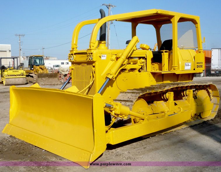 1982 Komatsu D65E-6 dozer in Kansas City, KS | Item 4193 sold | Purple Wave