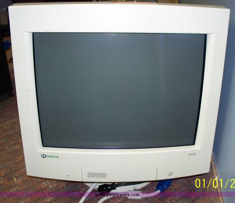 Assorted computer equipment in Ceder Rapids, IA | Item 9002 sold ...