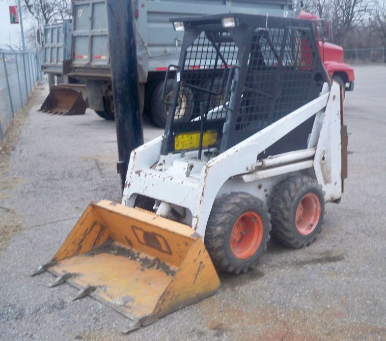 Bobcat Farmboy 440B skid steer in Derby, KS | Item 6007 sold | Purple Wave