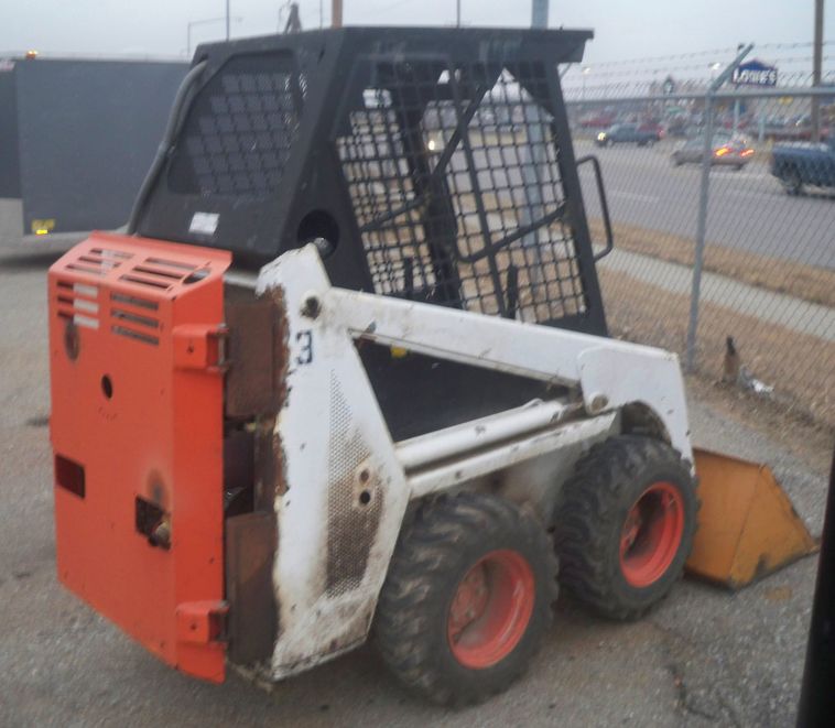 Bobcat Farmboy 440B skid steer in Derby, KS | Item 6007 sold | Purple Wave