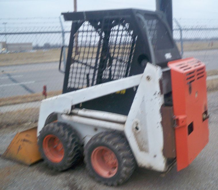 Bobcat Farmboy 440B skid steer in Derby, KS | Item 6007 sold | Purple Wave