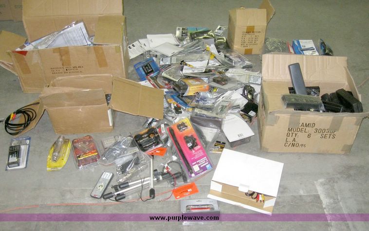 Large assortment of car electronic hardware and accessories in Junction ...