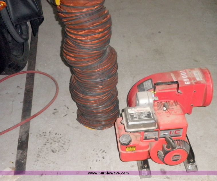 Homelite 8" manhole fan in Papillion, NE | Item 5438 sold | Purple Wave