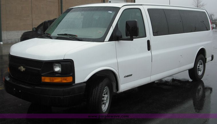 2003 Chevrolet Express G3500 van in Sikeston, MO | Item 3240 sold ...