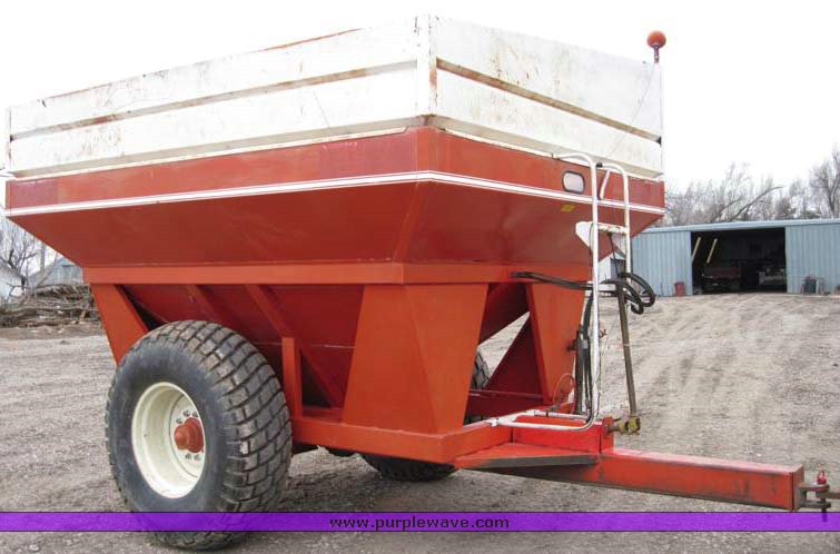 E-z Flow 475 grain cart in Bushton, KS | Item 1501 sold | Purple Wave