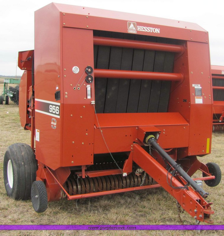 2004 Hesston 956A round baler in Hillsboro, KS | Item 3237 sold | Purple Wave