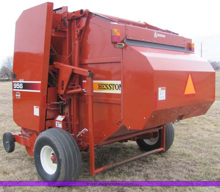 2004 Hesston 956A round baler in Hillsboro, KS | Item 3237 sold | Purple Wave