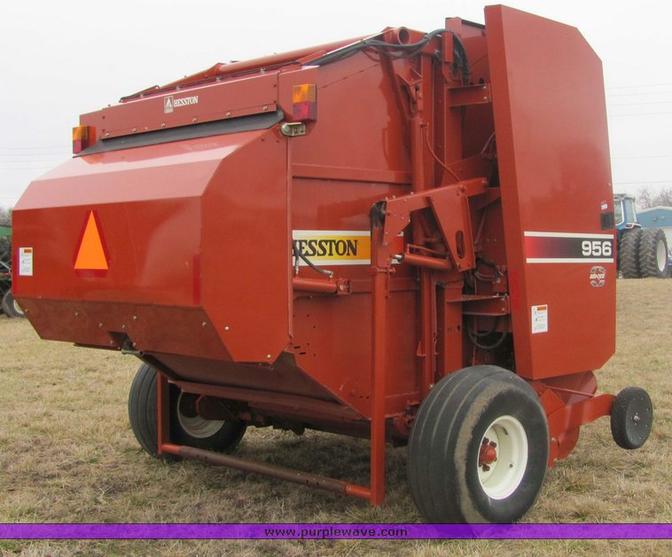 2004 Hesston 956A round baler in Hillsboro, KS | Item 3237 sold | Purple Wave