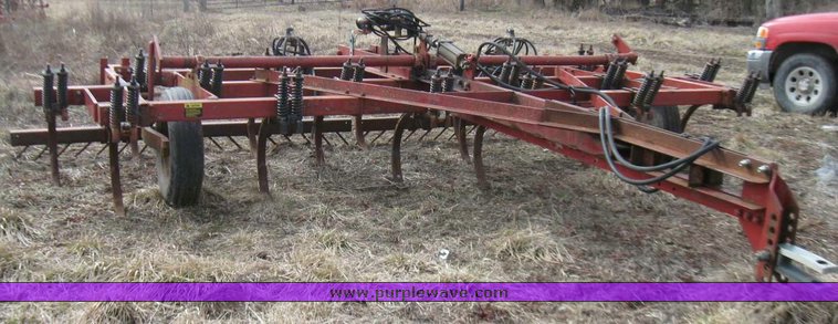Case IH 55 chisel plow in Altamount, KS | Item 5554 sold | Purple Wave
