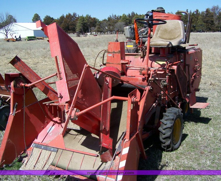 Hege plot combine in Hays, KS | Item 8628 sold | Purple Wave