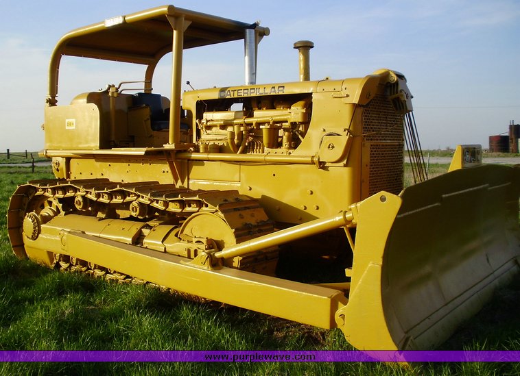 1961 Caterpillar D8H dozer in Chanute, KS | Item 1300 sold | Purple Wave