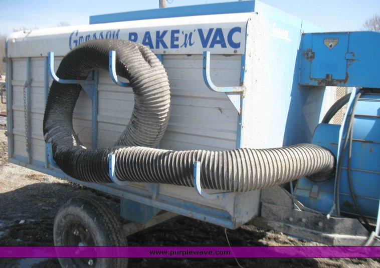 Goossen Rake-n-vac vacuum in Perry, KS | Item 2104 sold | Purple Wave