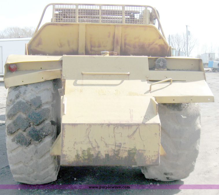 1977 John Deere 762 scraper in Perry, KS | Item 2125 sold | Purple Wave