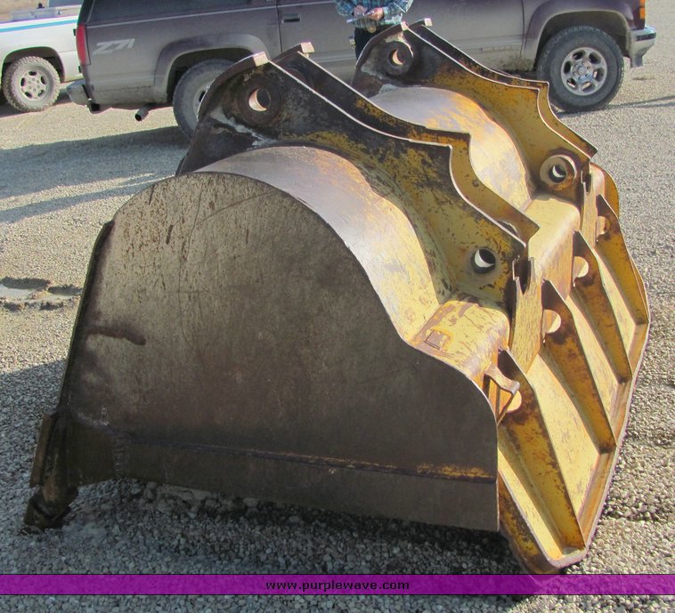 Four yard loader bucket in Herington, KS | Item 3104 sold | Purple Wave