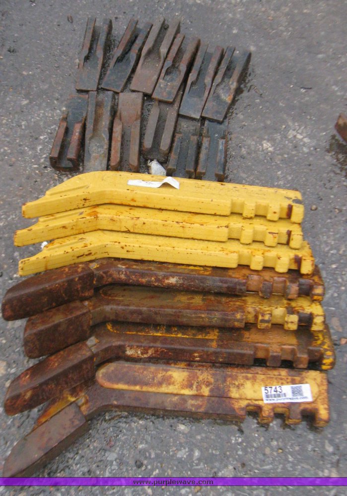 (7) Caterpillar 9F5124 ripping shanks in Lawrence, KS | Item 5743 sold ...