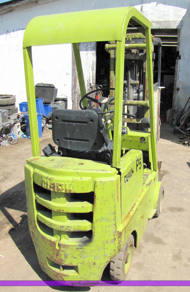 Clark C25 forklift in Fairview, MO | Item 3063 sold | Purple Wave
