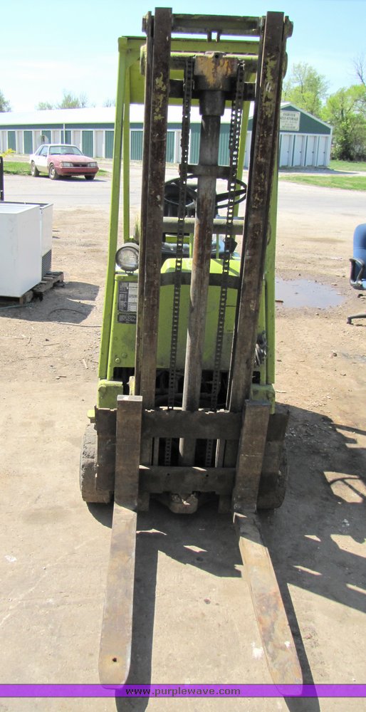 Clark C25 forklift in Fairview, MO | Item 3063 sold | Purple Wave