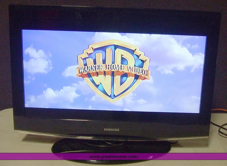 Samsung 32" flat screen TV in Manhattan, KS | Item 6786 sold | Purple Wave