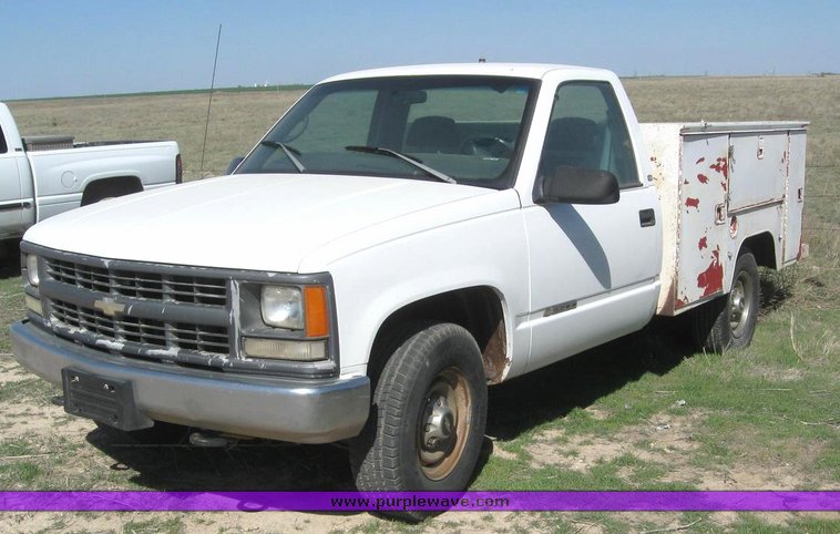 1997 Chevrolet C2500 pickup in Optima, OK | Item 6222 sold | Purple Wave