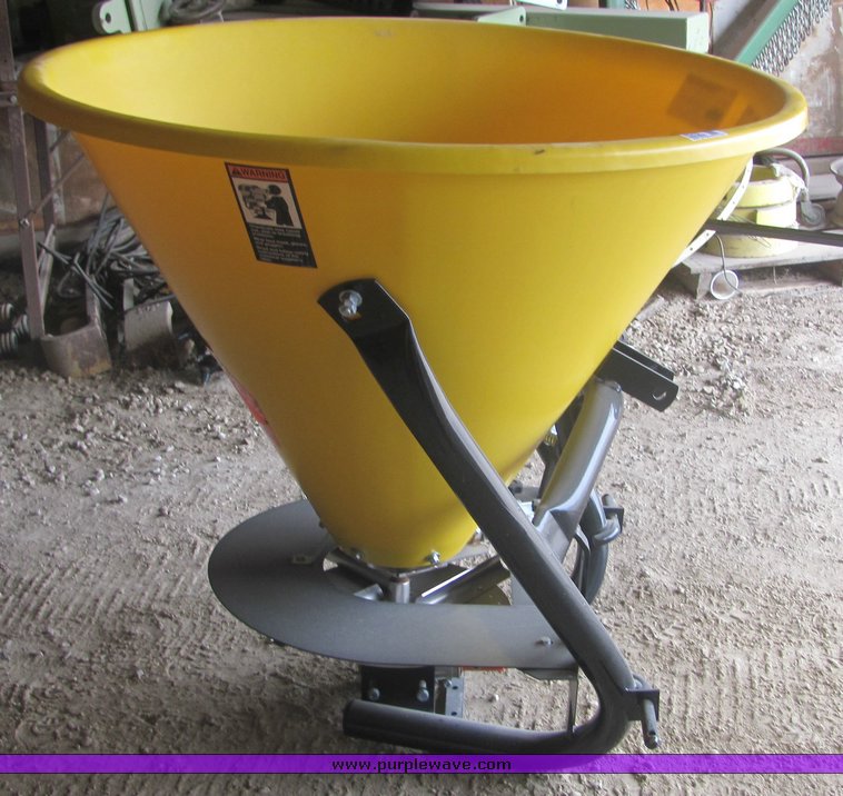 Three mount spreader in Winfield, KS | Item 4576 sold | Purple Wave