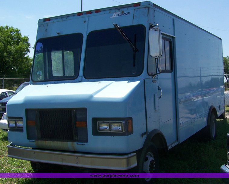 1994 Ford Supreme step van in Wichita, KS | Item 3862 sold | Purple Wave