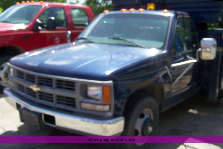 1998 Chevrolet C3500 in Wichita, KS | Item 3893 sold | Purple Wave
