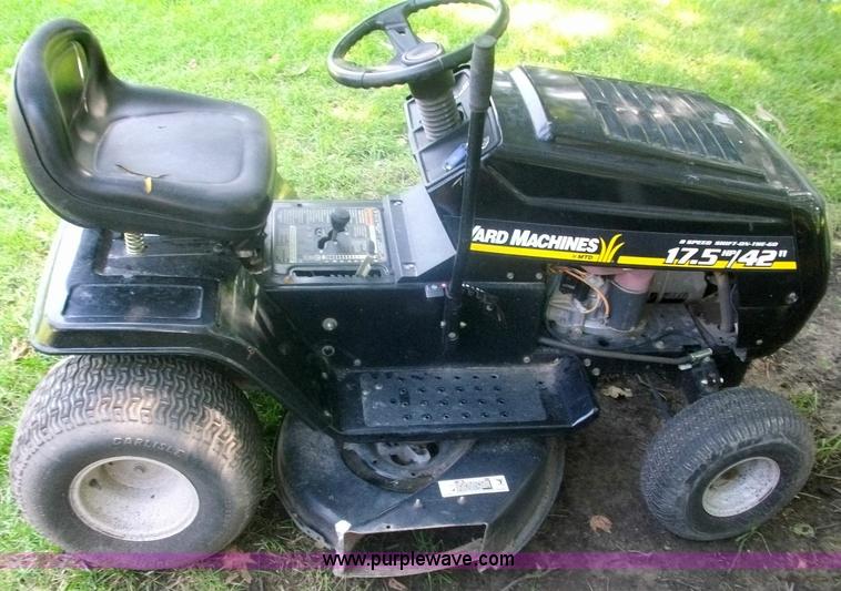 2004 Yard Machine riding mower in Wamego, KS | Item 1016 sold | Purple Wave