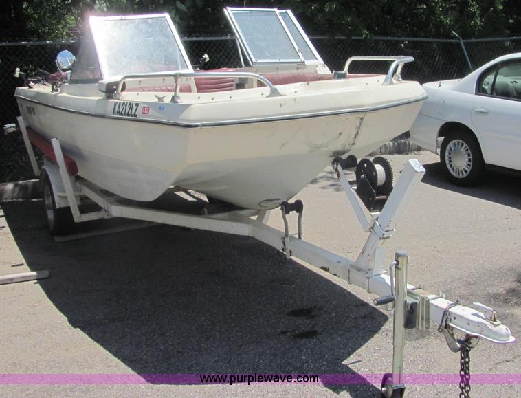 Pomer Cat 16' tri-hull boat in Derby, KS | Item 6434 sold | Purple Wave