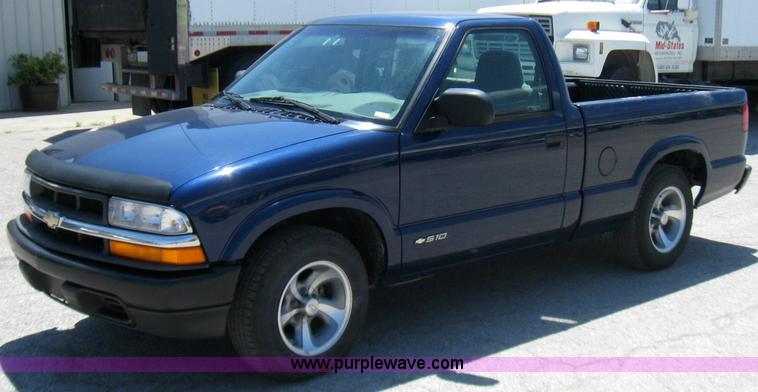 1999 Chevrolet S10 pickup truck in Lawrence, KS | Item 7214 sold ...