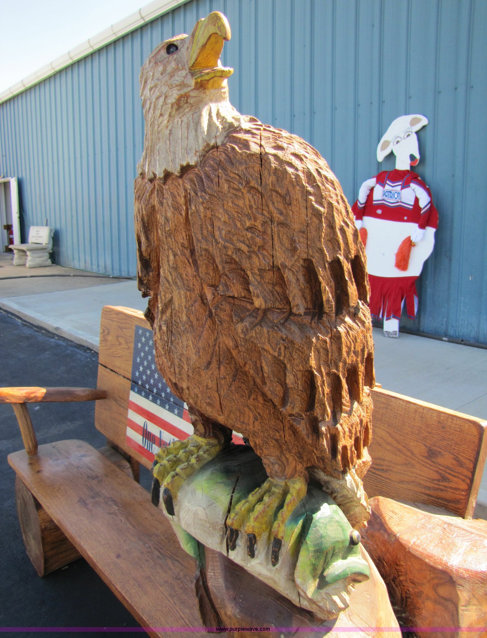Bald Eagle bench with American flag chainsaw art carving in Gardner, KS ...
