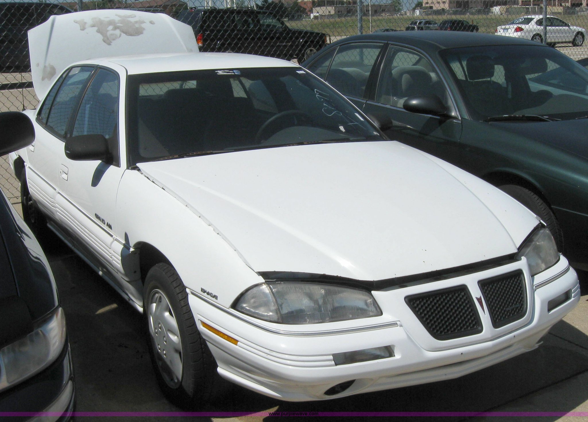 1995 Pontiac Grand Am SE in Ft. Riley, KS | Item 2156 sold | Purple Wave