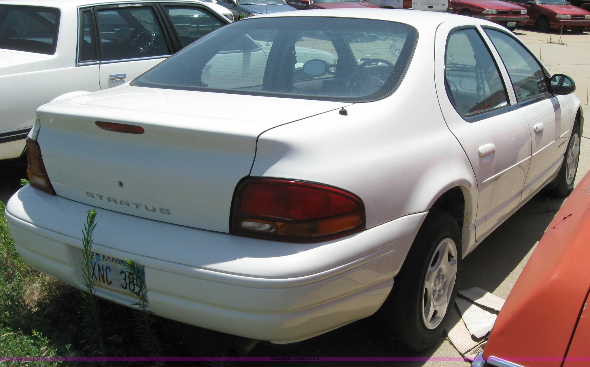 1998 Dodge Stratus in Ft. Riley, KS | Item 2202 sold | Purple Wave