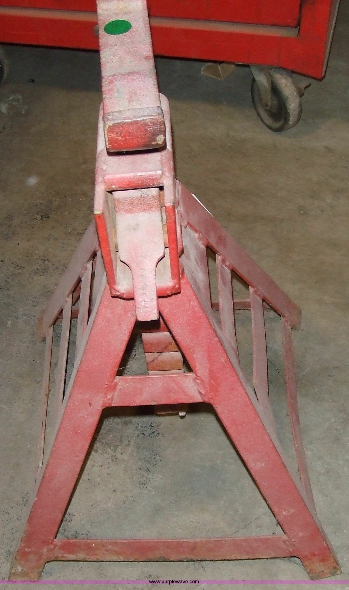 7 ton jack stands in Ft. Riley, KS | Item 7006 sold | Purple Wave