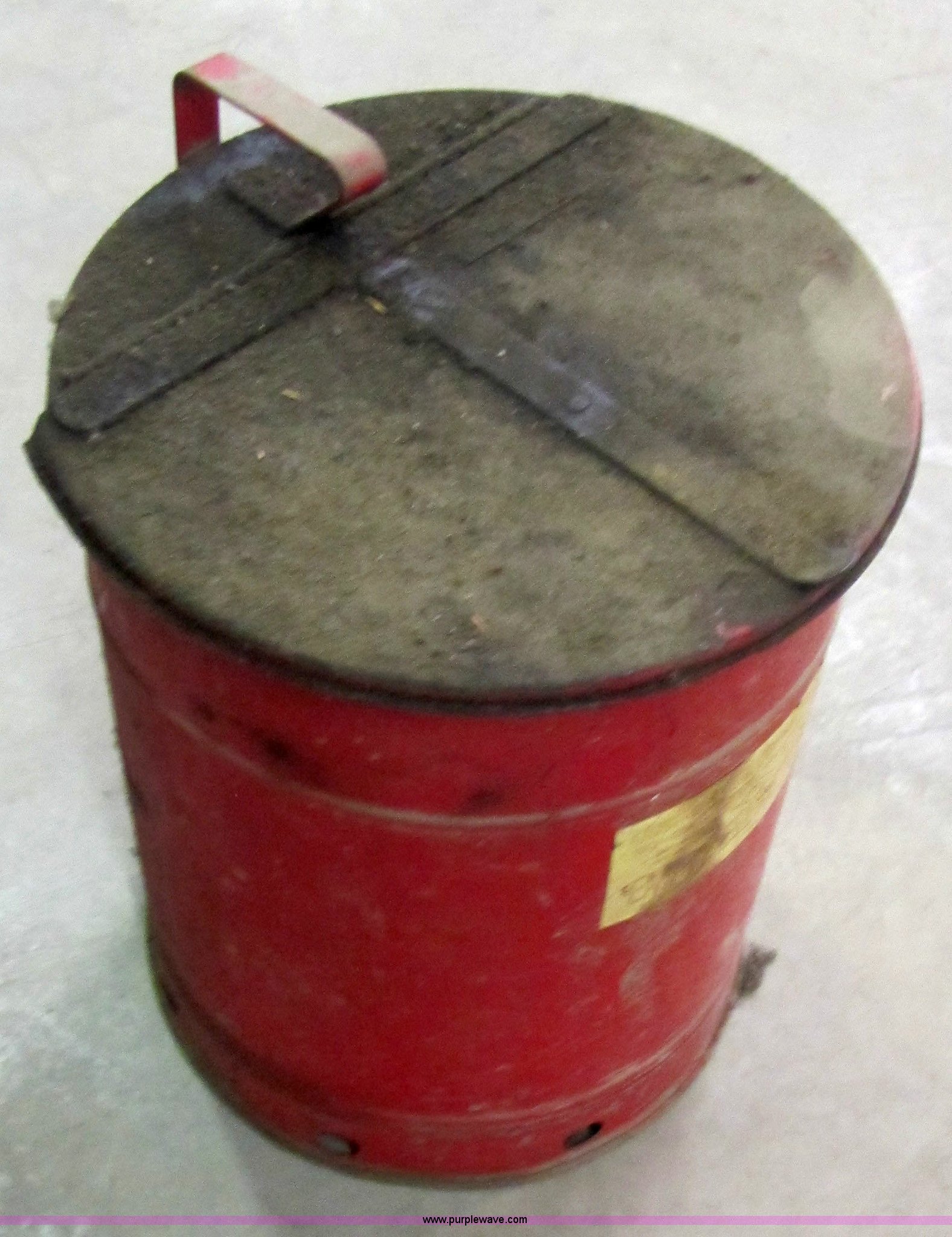10 gallon oil rag waste container in Eldridge, IA | Item 3615 sold ...
