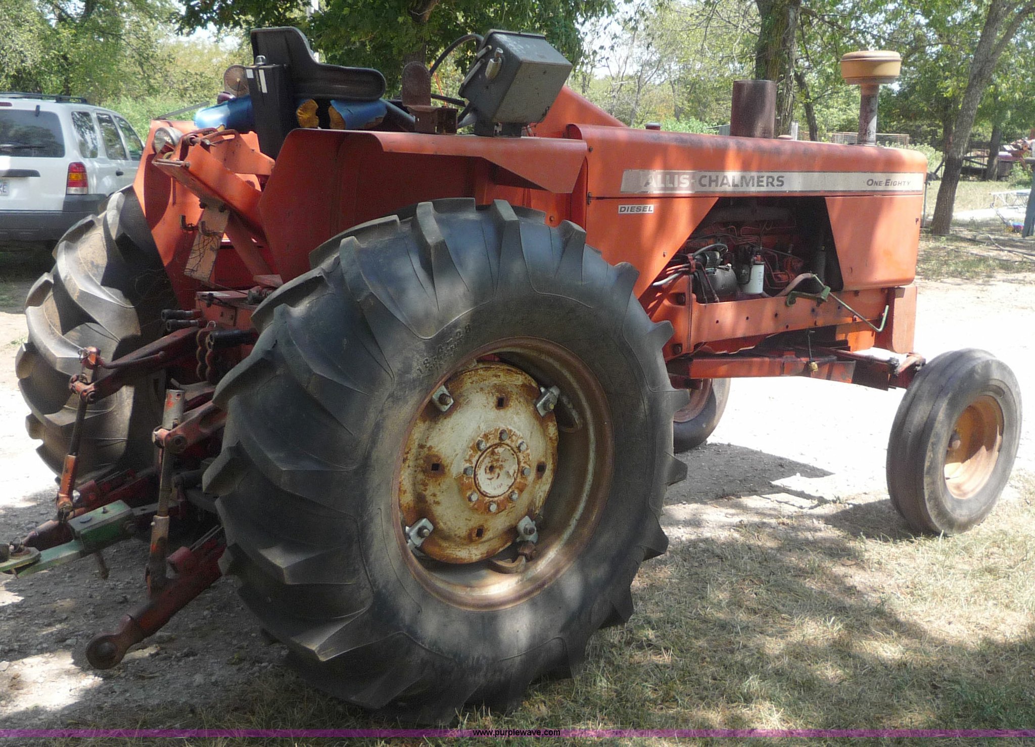 Allis-Chalmers 180 tractor in Parker, KS | Item 2172 sold | Purple Wave