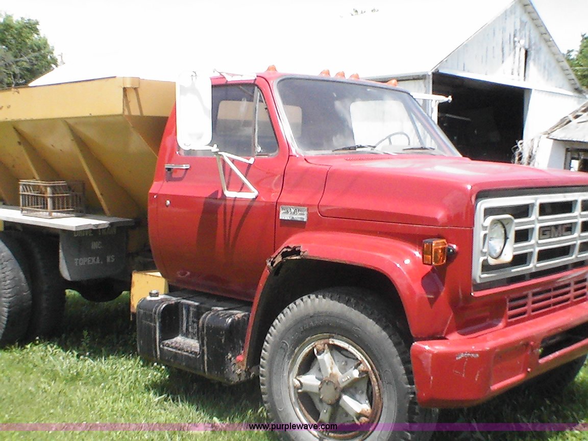 1973 GMC 6000 truck in Lawrence, KS | Item 1003 sold | Purple Wave