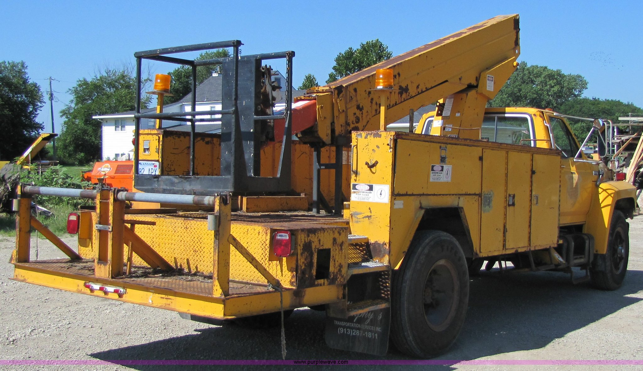 1985 Ford F7000 bucket truck in Wakarusa, KS | Item 2296 sold | Purple Wave