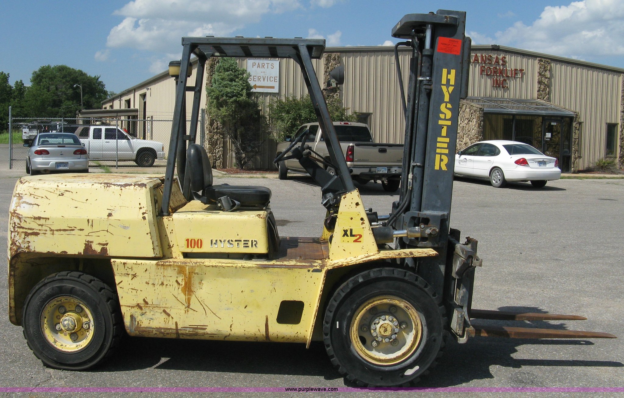 Hyster 100 XL2 forklift in Wichita, KS | Item 5051 sold | Purple Wave